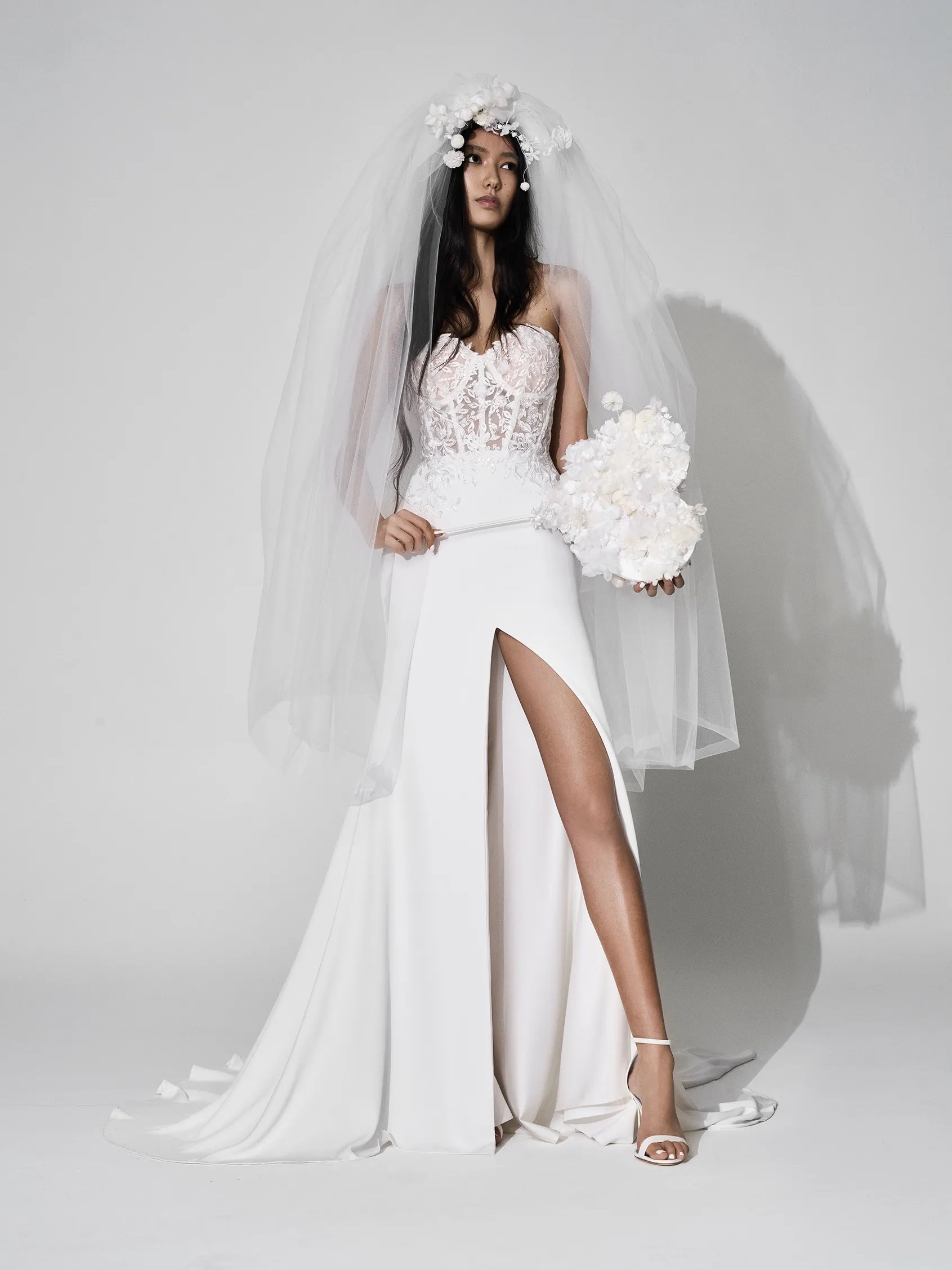 تصاميم طرحة العروس 2024 سيطرة الرومانسية والتطريز الطويل - مجلة هي